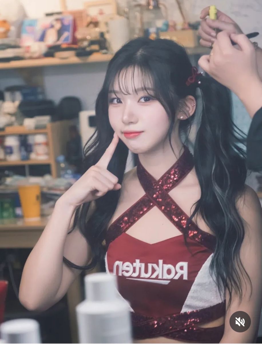 Chat with 廉世彬 | Moshi Mosh | 免費AI角色聊天平台